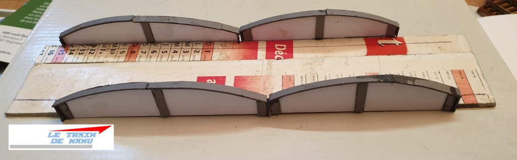 Un pont métallique… en carton pour voie Ho – Le train de Manu